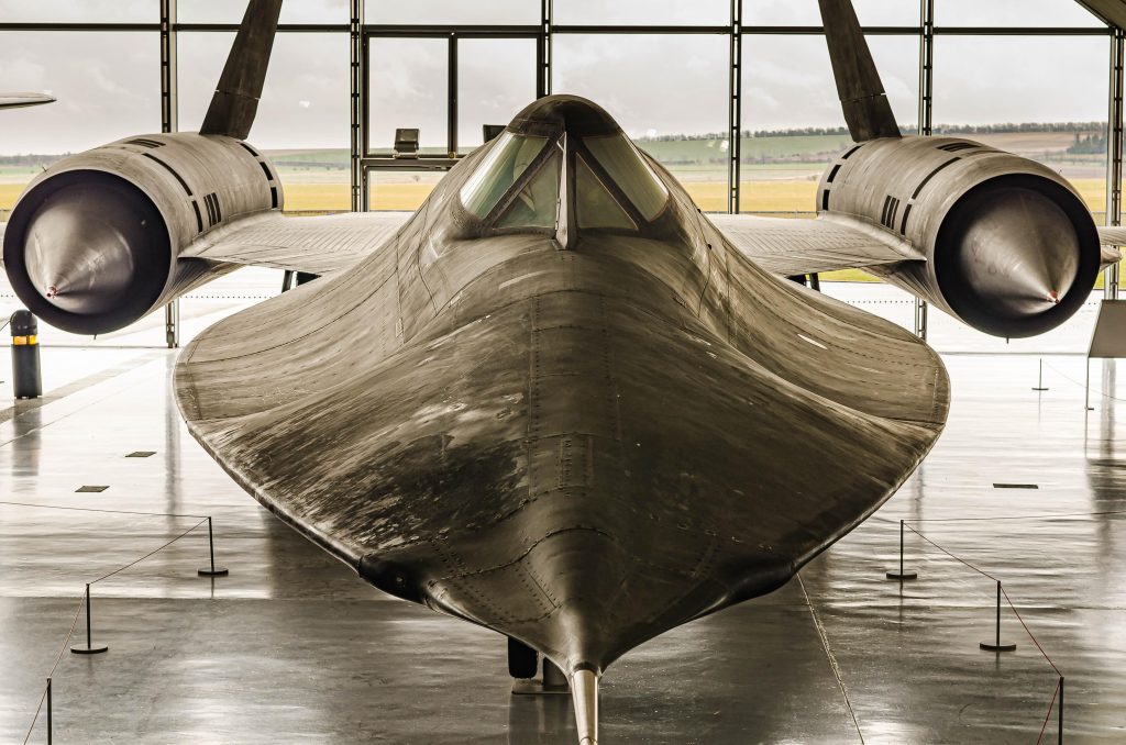 découvrez un hangar unique : à l'intérieur du nid conçu par blackbird ...